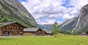 Off Grid Communities Around the World – The Complete Guide